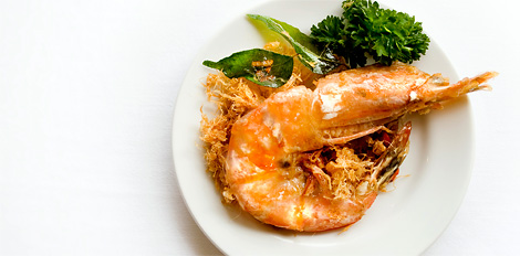 Pan-fried Butter Prawns with Crispy Egg Recipe | Shang Palace | Shangri ...